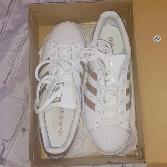 adidas | Shoes | Shell Top Adidas White With Rose Gold Stripes | Poshmark